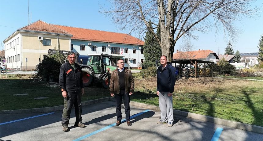 IVANEC U punom jeku radovi na revitalizaciji parkovnih površina i ...