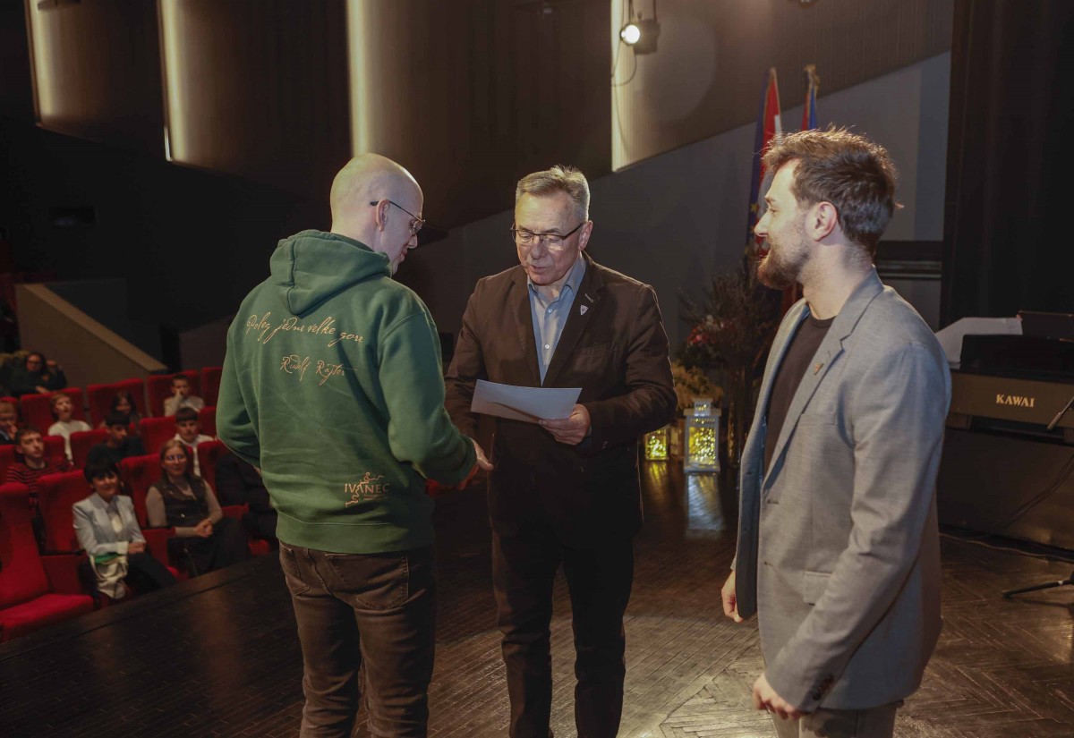 Alpinist Mario Rodeš u Ivancu predstavio knjigu 'Planine boje lila ...