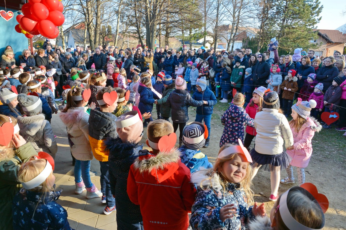 FOTO Pjesma, ples i stihovi na velikoj dječjoj manifestaciji 'Zebice ...