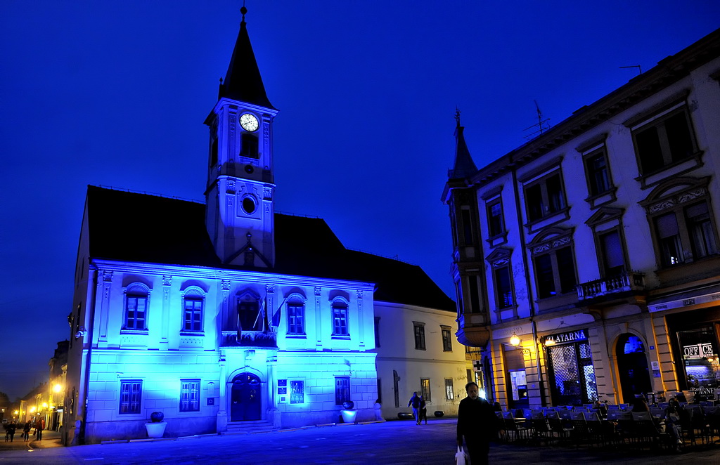 FOTO Varaždinska Gradska vijećnica na nekoliko sati 'obojana' u plavo ...