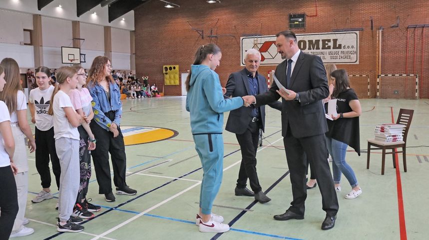 FOTOGALERIJA Dan sporta u OŠ Novi Marof: Dodijeljene nagrade za iznimne ...