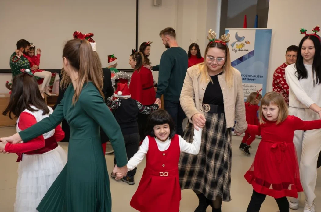 Održana tradicionalna božićna priredba Udruge "Uz tebe sam ...